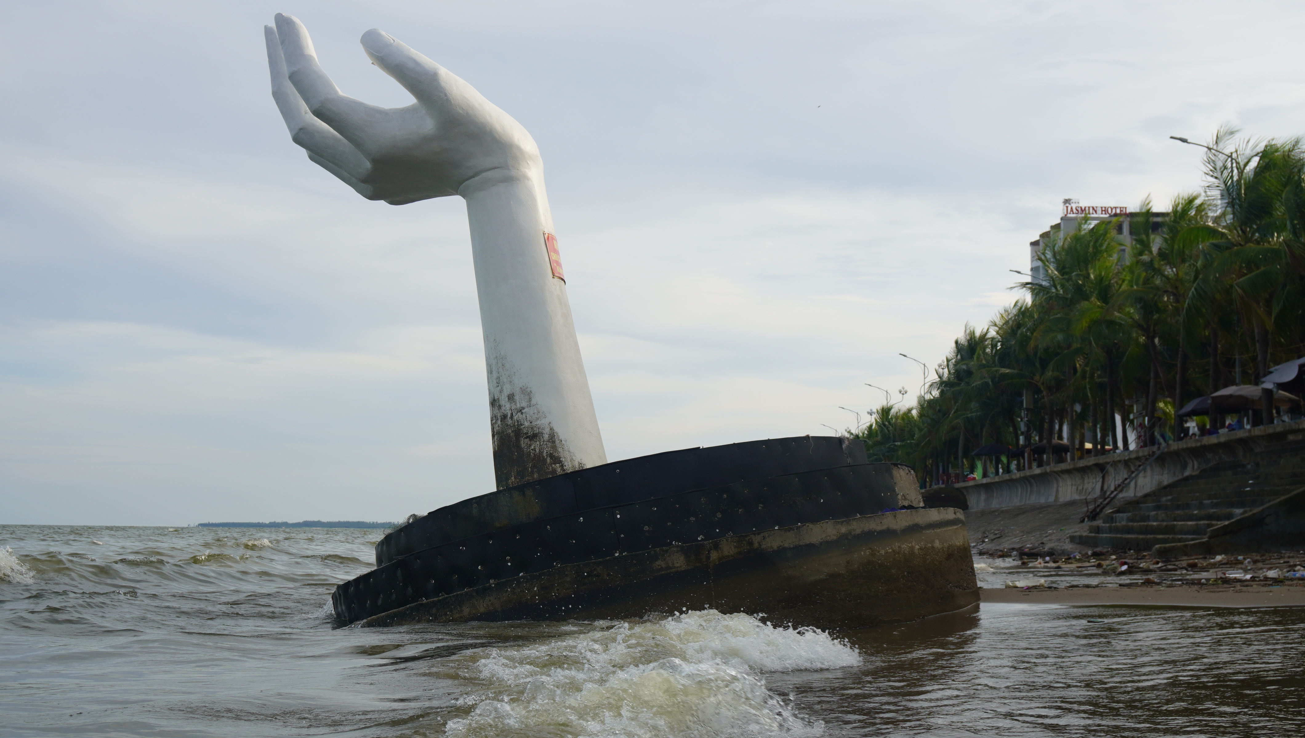 拆除海进海滩上的五只巨手 | 越南中文社｜越南新闻与政策信息中文平台